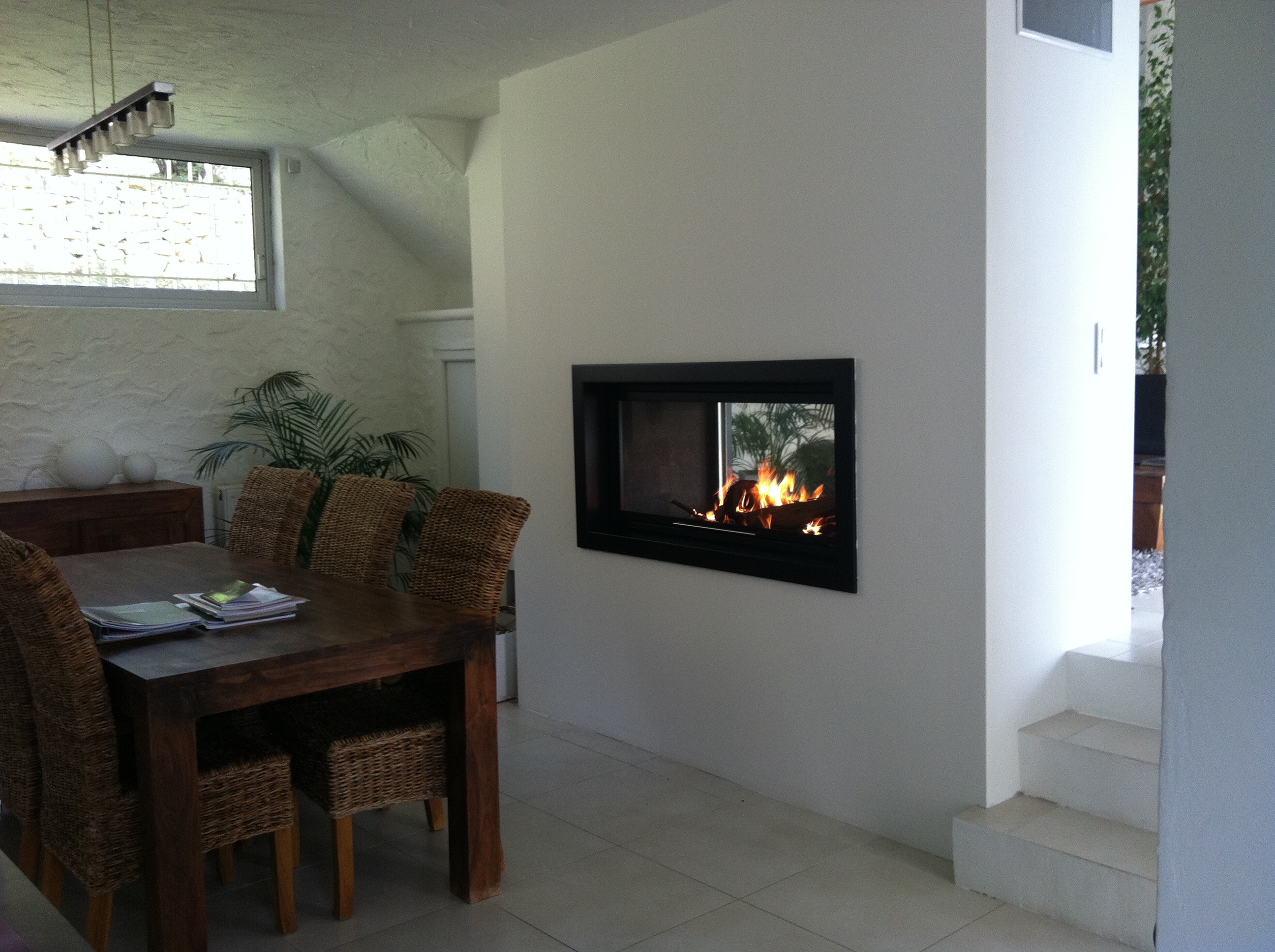 Installation d'une cheminée double face à Tanneron - Cheminee-Viano.com