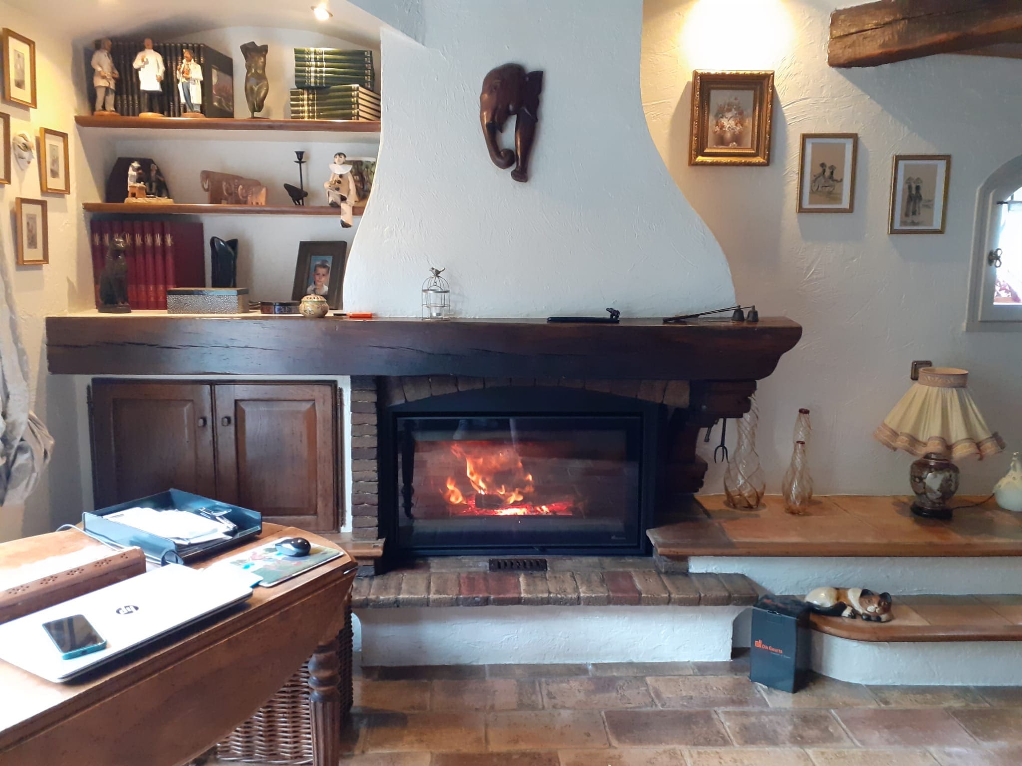 Installation d'un Insert dans une Cheminée Rustique | Cheminées Viano